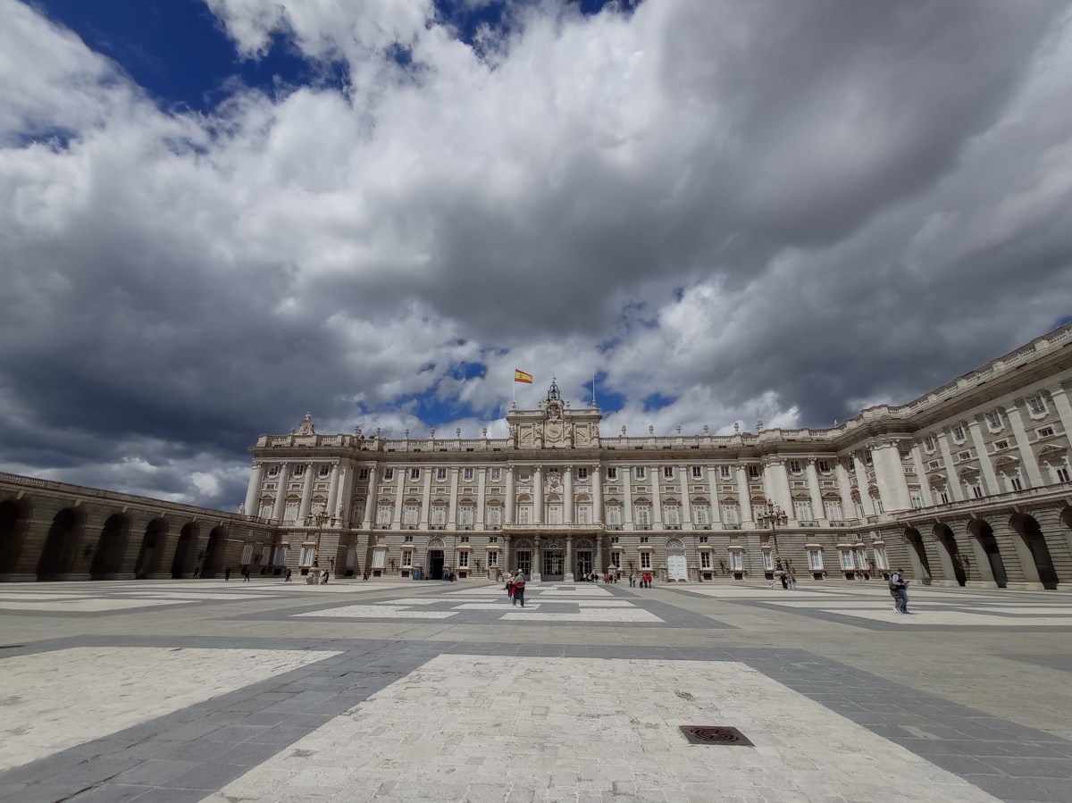 Part one: A palace and a hostel – My Thoughts From Afar